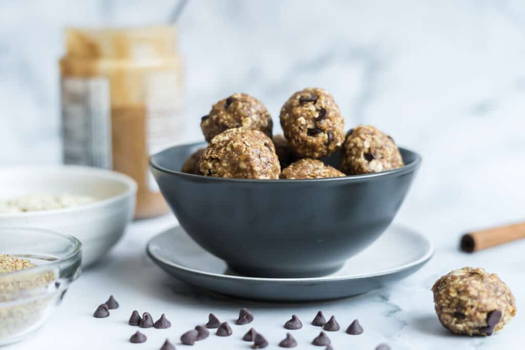 Oatmeal Balls [Toddler Friendly] - Happy Healthy Eaters