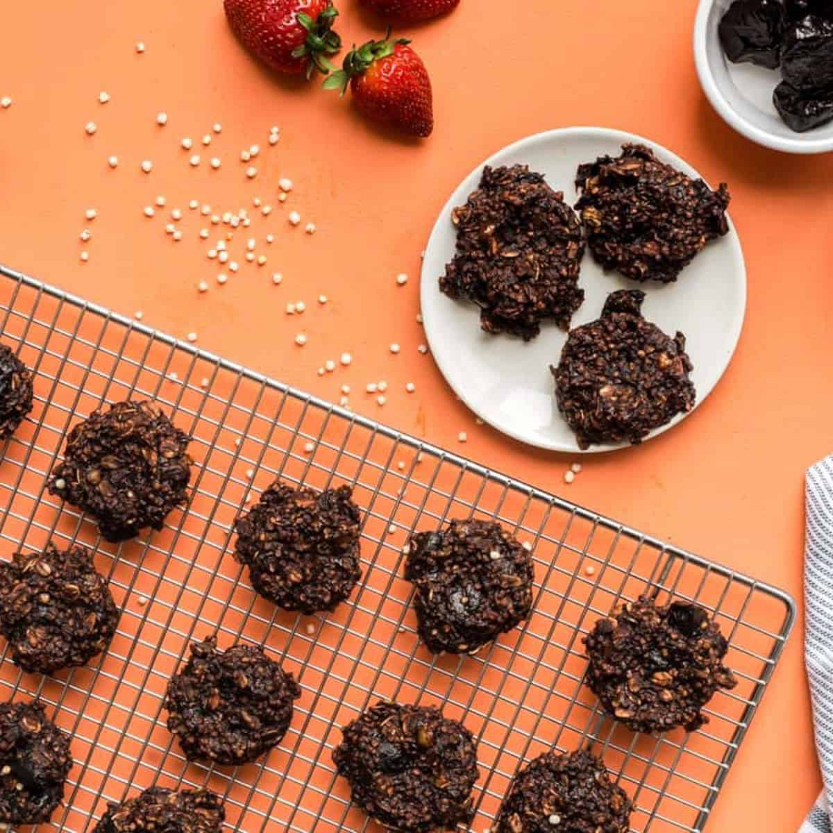 Chocolate Prune Breakfast Cookies [baby + toddler friendly] - Happy ...